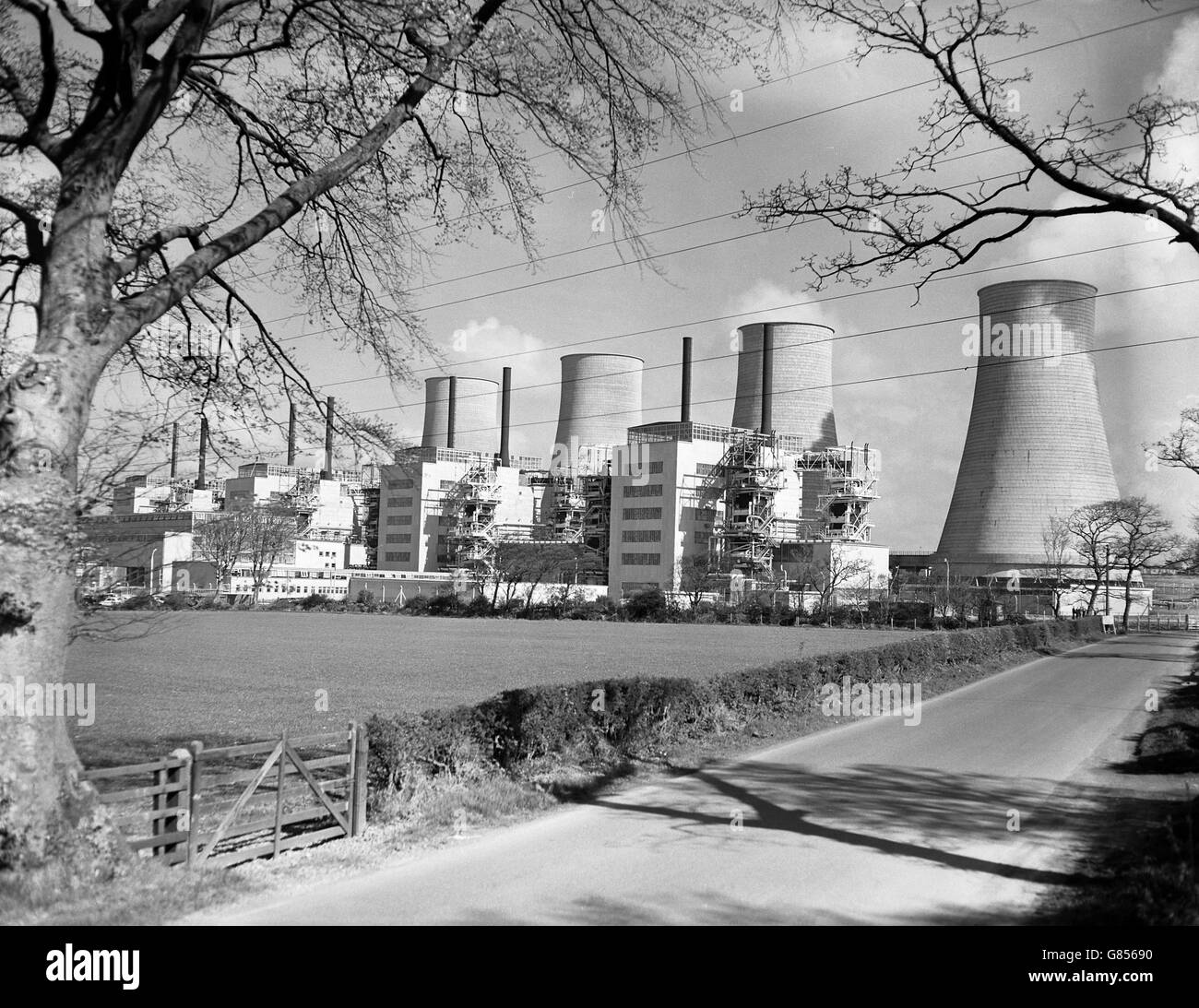 Chapelcross nuclear power station hi-res stock photography and images ...
