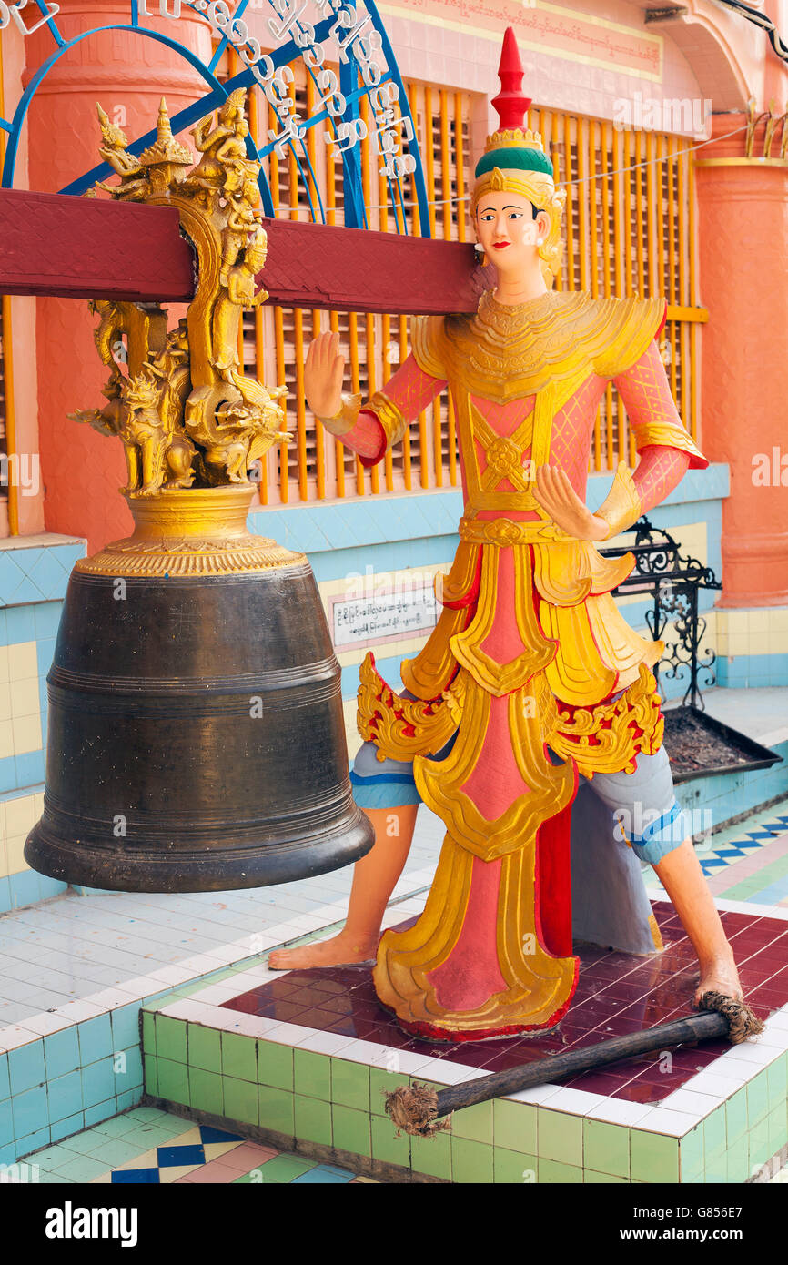 Statues in temple Myanmar Stock Photo - Alamy