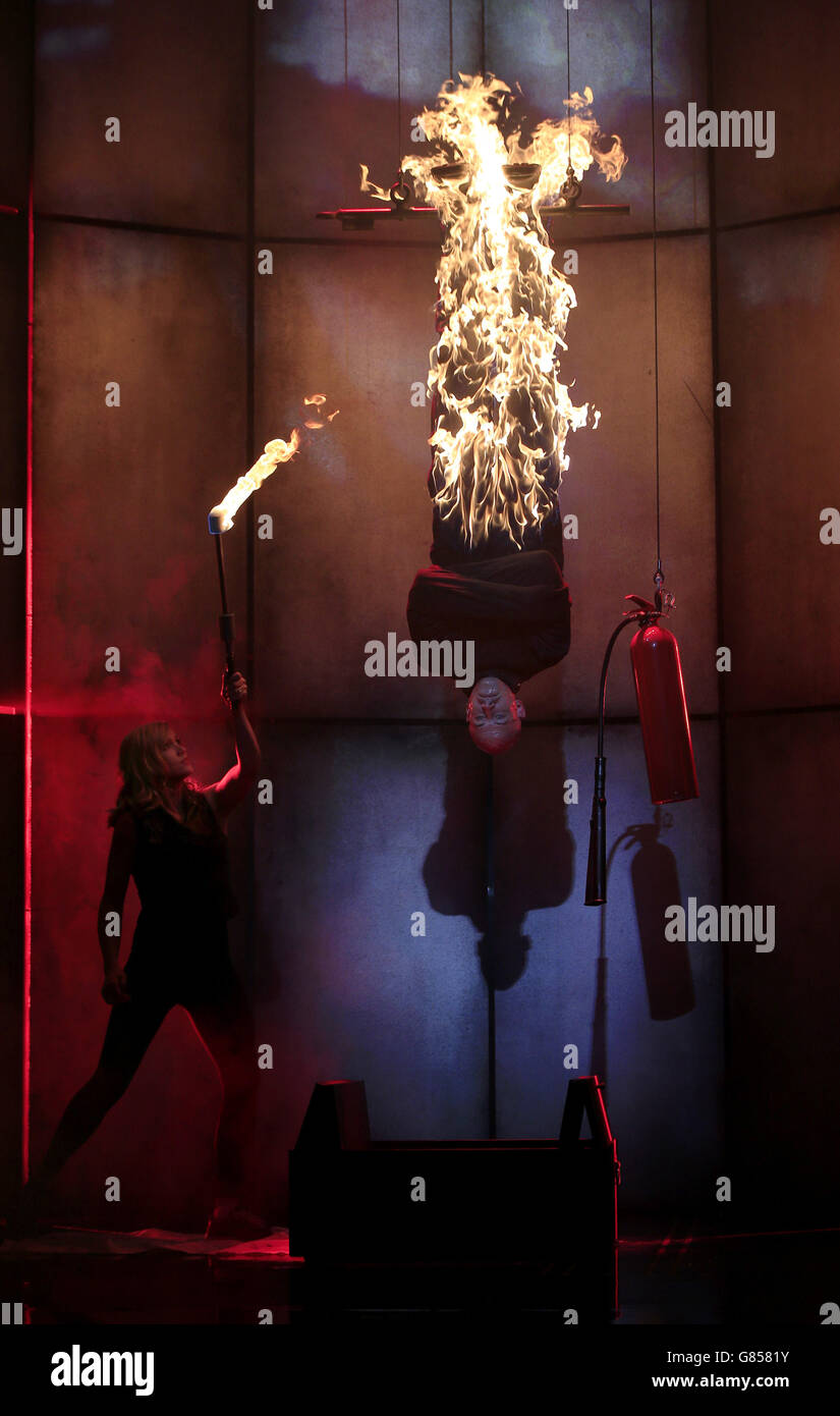 Impossible magic show hi-res stock photography and images - Alamy