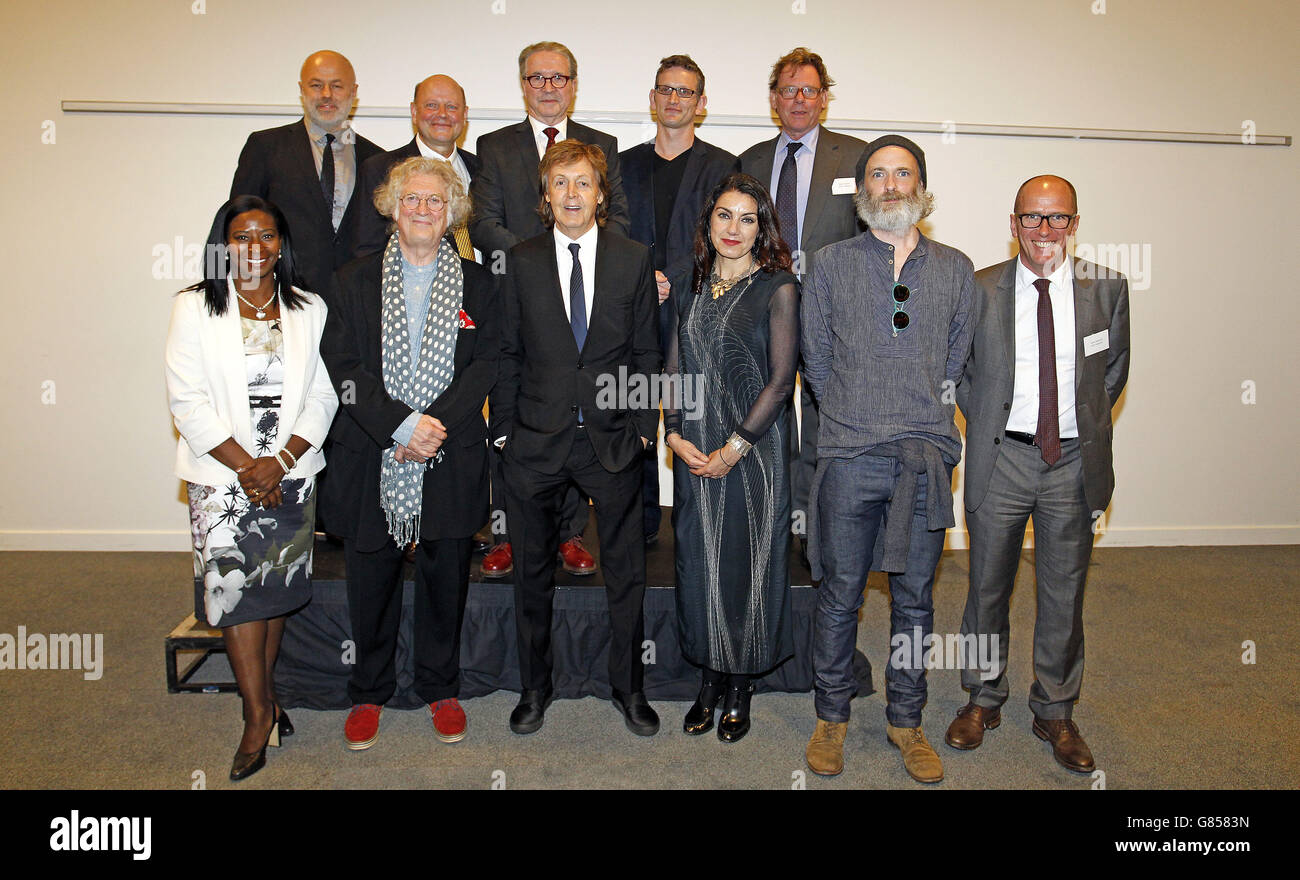 Paul mccartney front hi-res stock photography and images - Alamy