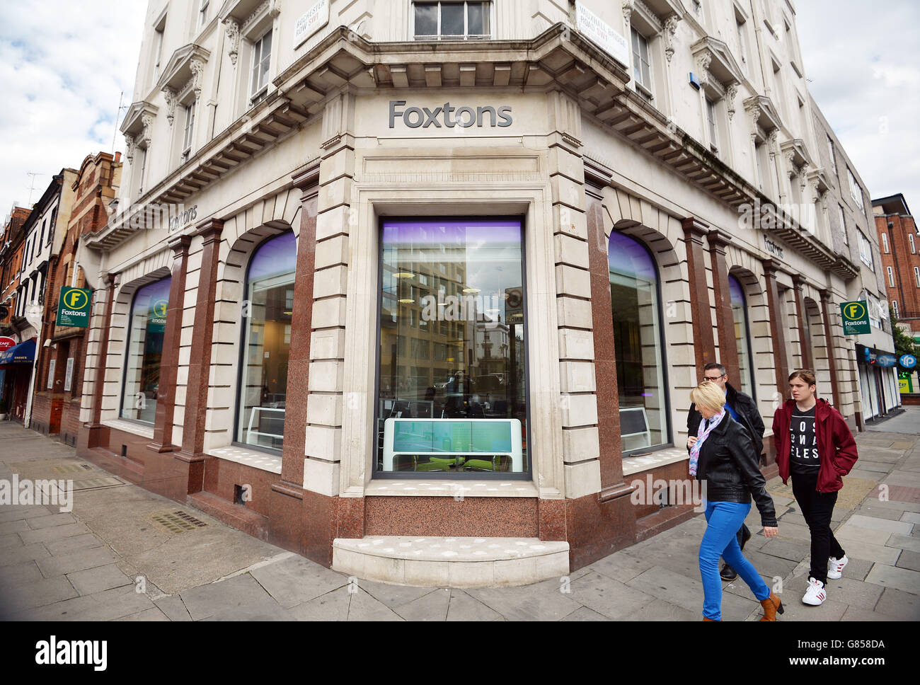 Foxtons stock hi-res stock photography and images - Alamy