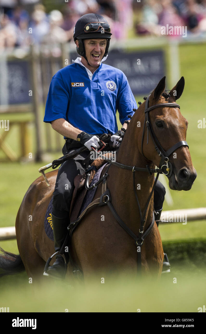 Equestrian jockey hi-res stock photography and images - Alamy