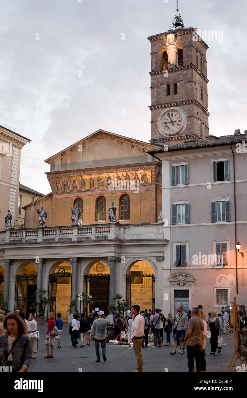 Piazza santa maria in trastevere hi-res stock photography and images ...