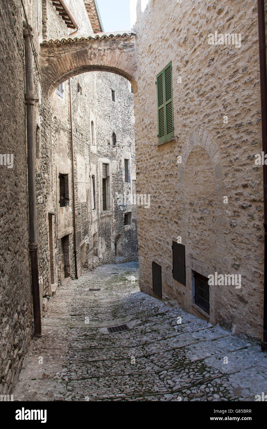 Medieval alley hi-res stock photography and images - Alamy