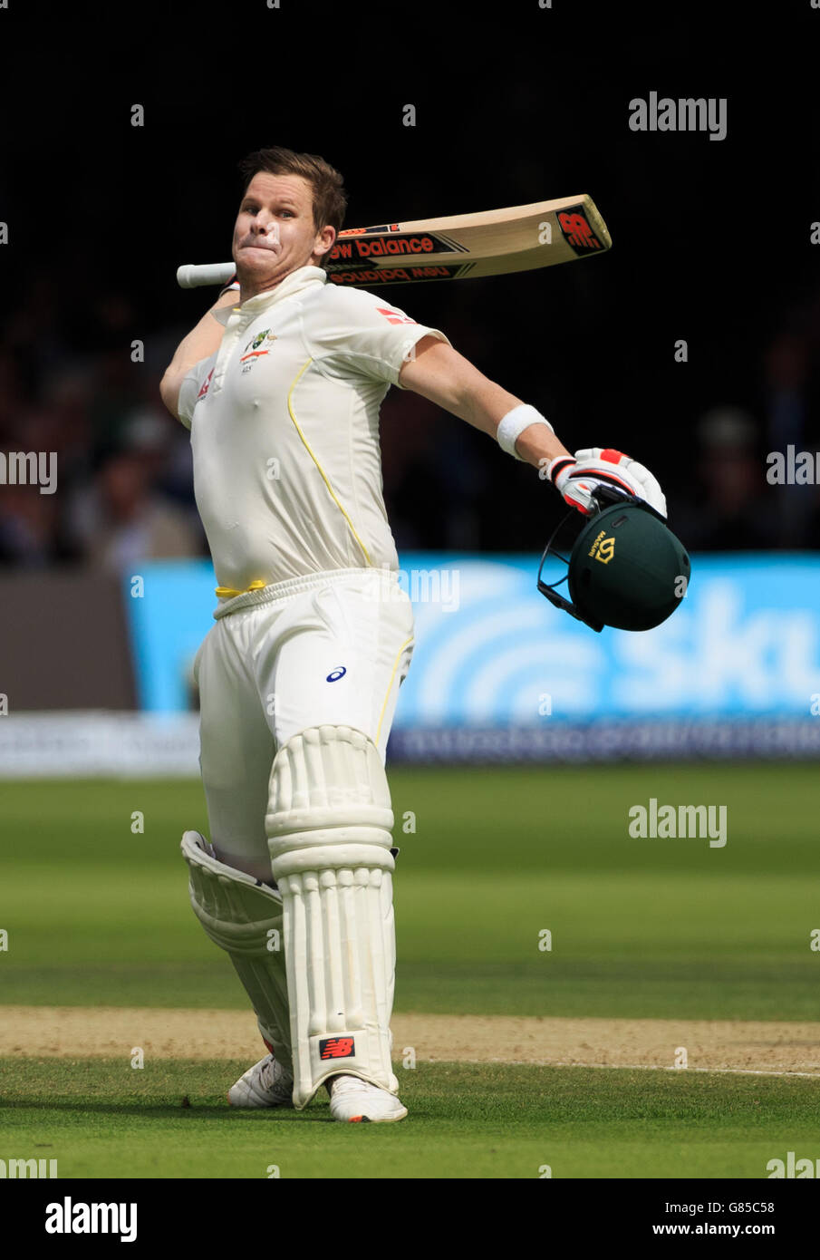 Australias steve smith celebrates reaching 200 hi-res stock photography ...