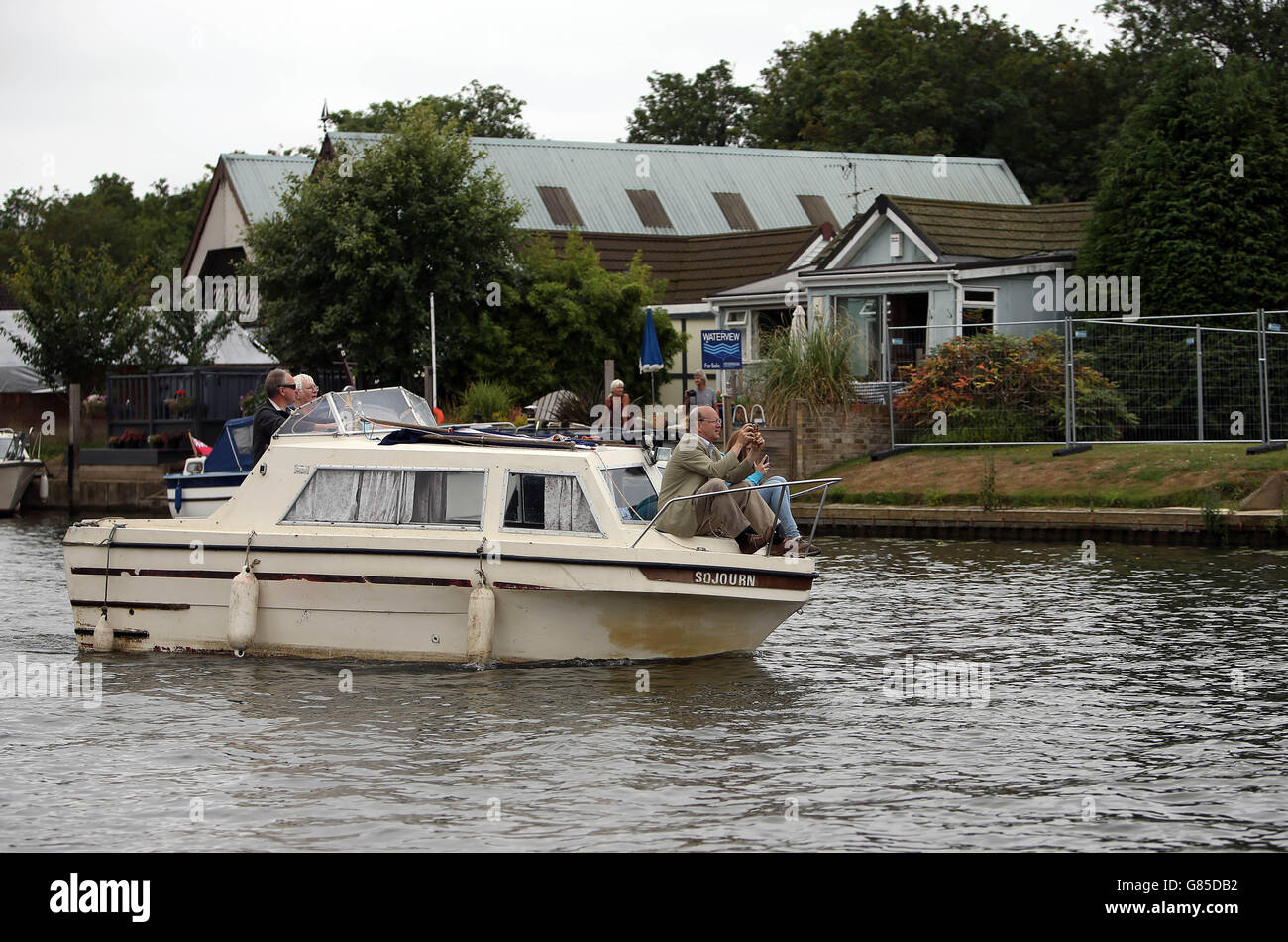 Swan Uppers travel up the river Thames in Surrey looking for swans and ...
