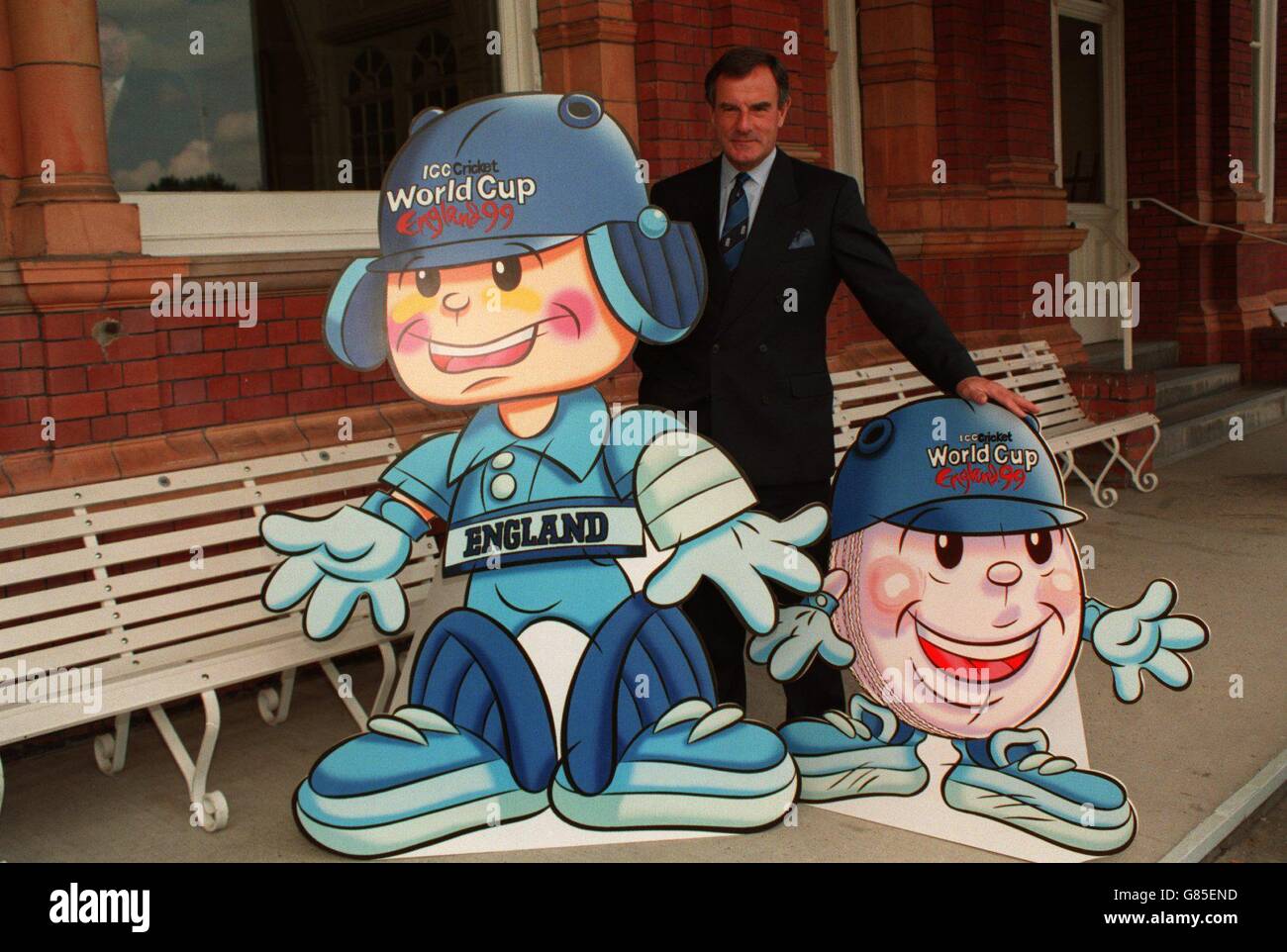 Lord maclaurin with the world cup mascots hi-res stock photography and ...