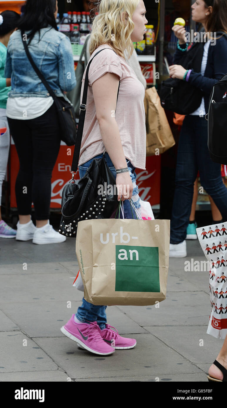 Oxford Street shoppers Stock Photo - Alamy
