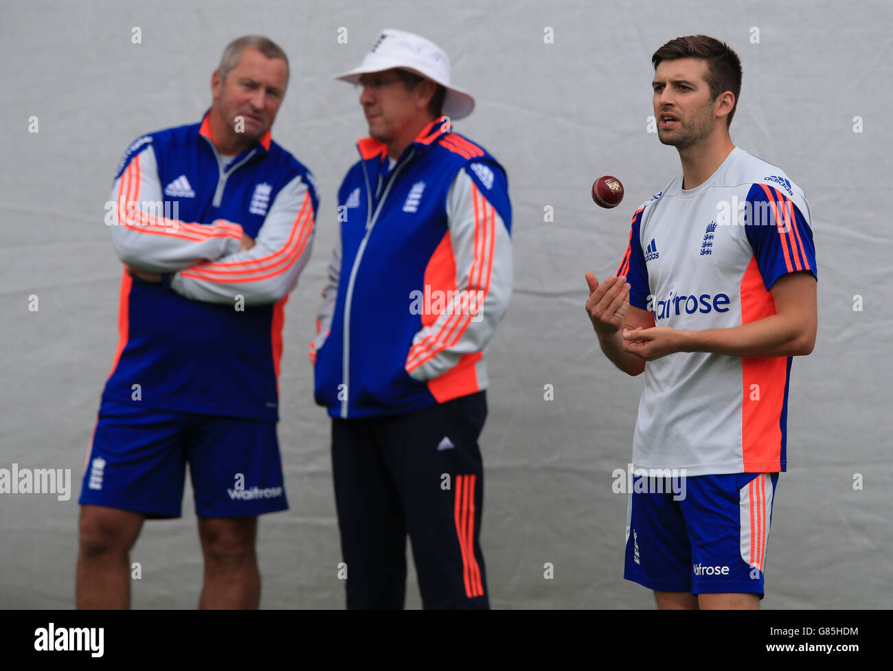 Mark wood bowling for england hi-res stock photography and images - Alamy