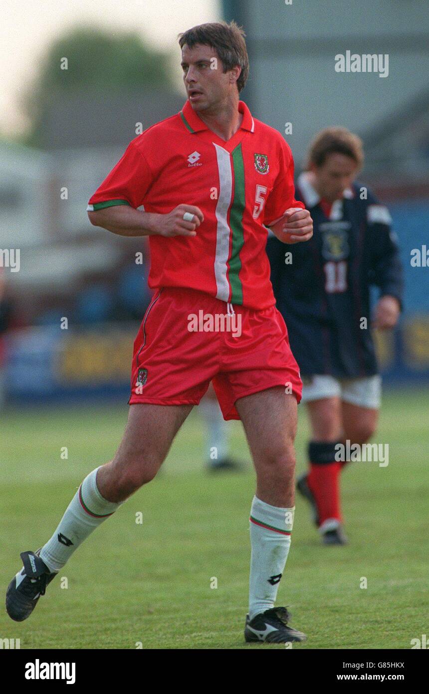 Wales football kit symons hi-res stock photography and images - Alamy
