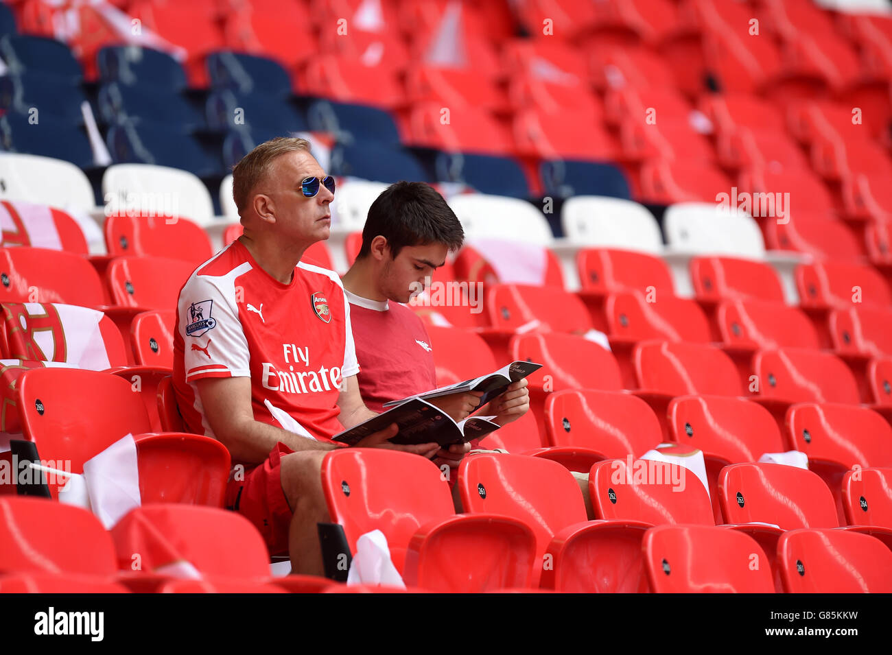 Arsenal matchday hi-res stock photography and images - Alamy