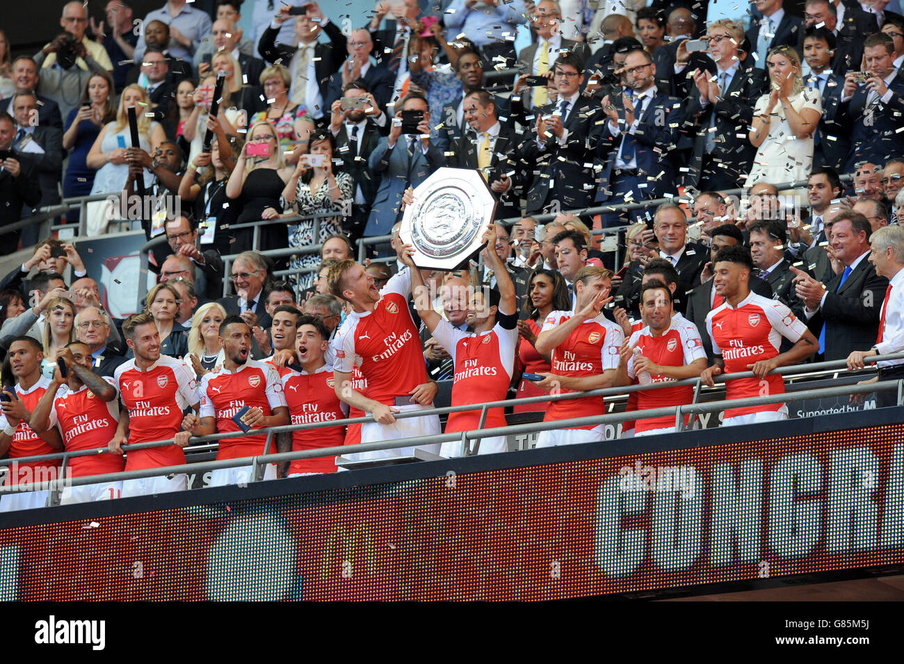 Chelsea community shield trophy hi-res stock photography and images - Alamy