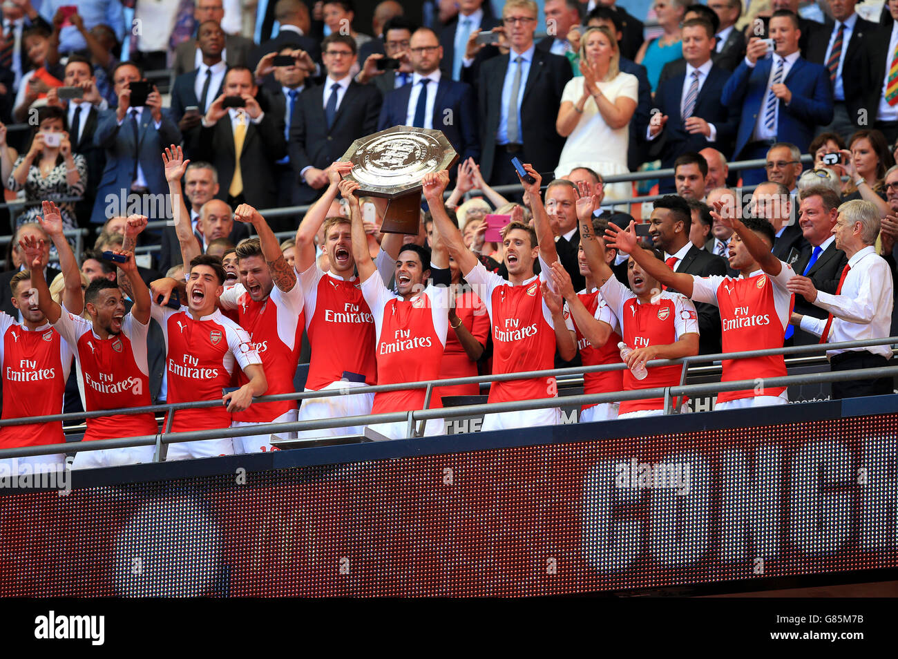 Arsenal players celebrate with the fa community shield trophy hi-res ...