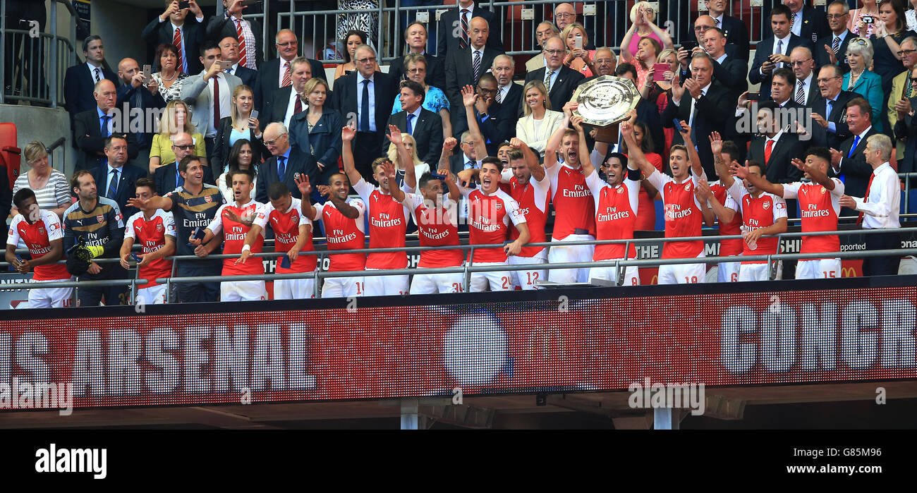 Arsenal's Per Mertesacker and Mikel Arteta lift the FA Community Shield ...