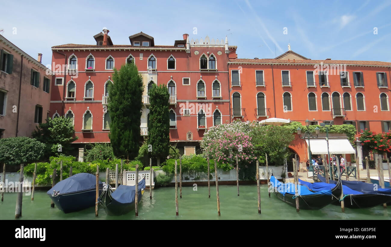 14th century buildings hi-res stock photography and images - Alamy