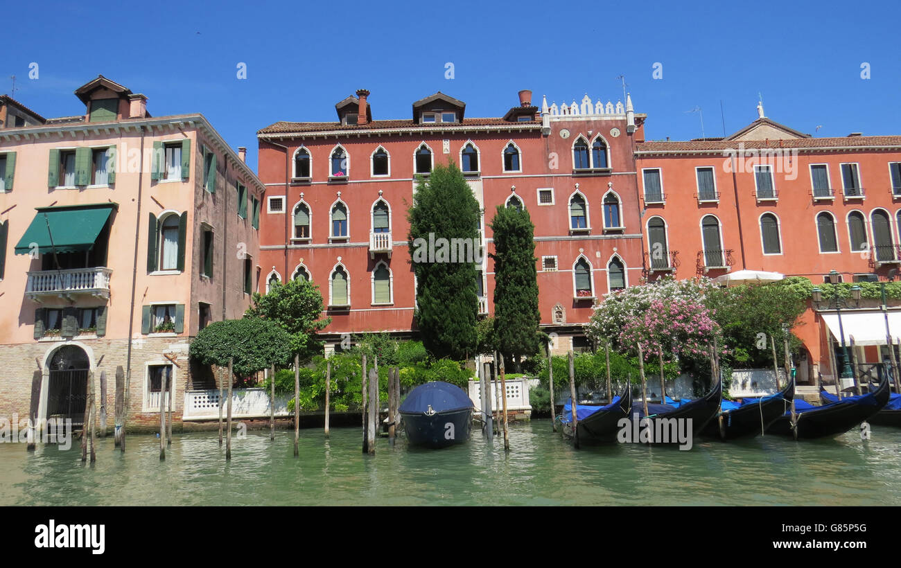 14th century buildings hi-res stock photography and images - Alamy