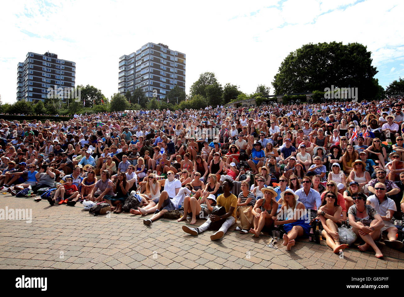 Spectators watch centre court action hi-res stock photography and ...