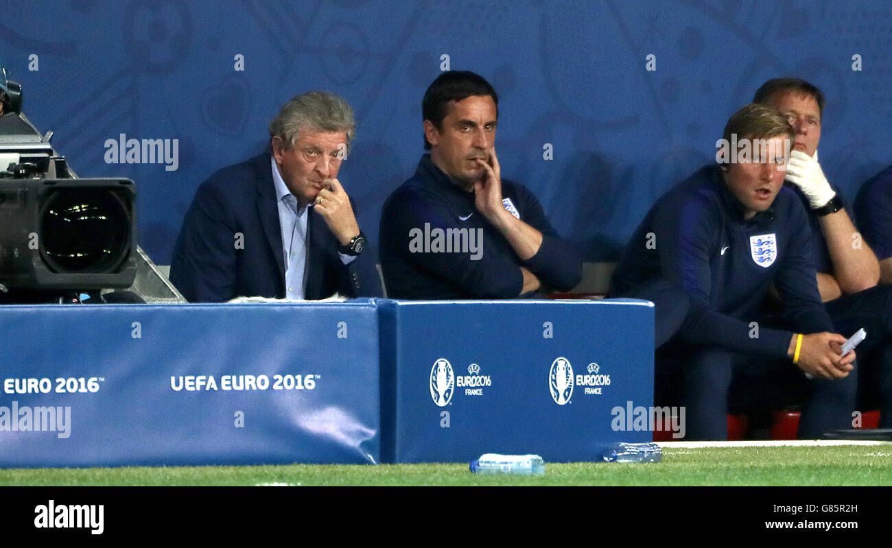 Sit dejected on bench hi-res stock photography and images - Alamy