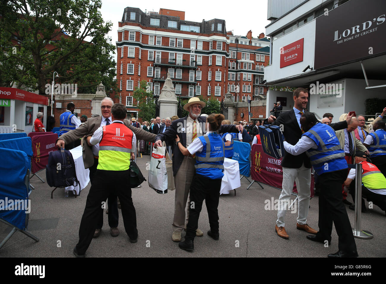 Grace gates lords cricket ground hi-res stock photography and images ...