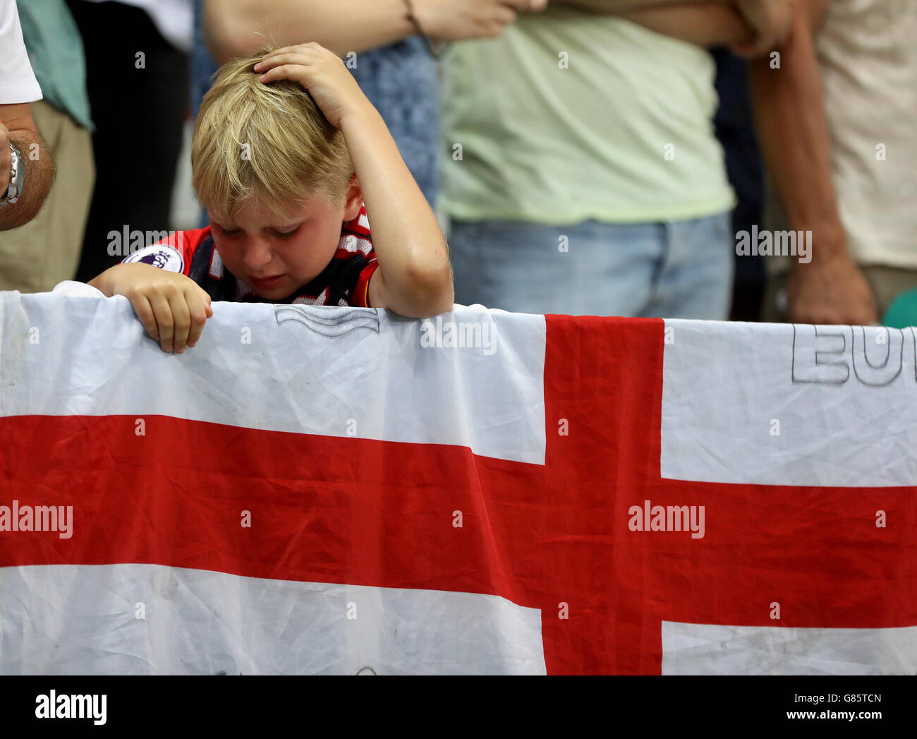 England soccer fan crying hi-res stock photography and images - Alamy