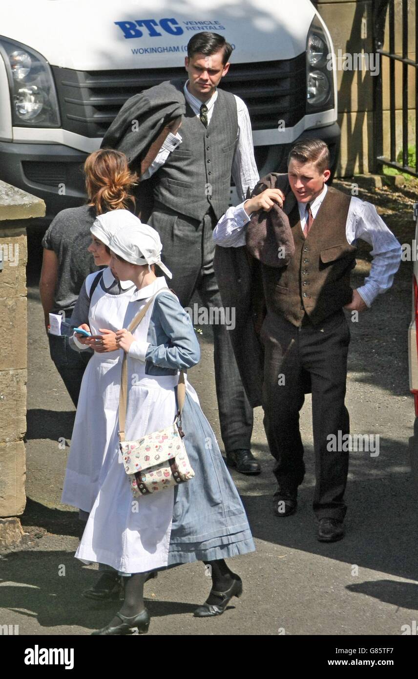 Cast members of downton abbey hi-res stock photography and images - Alamy