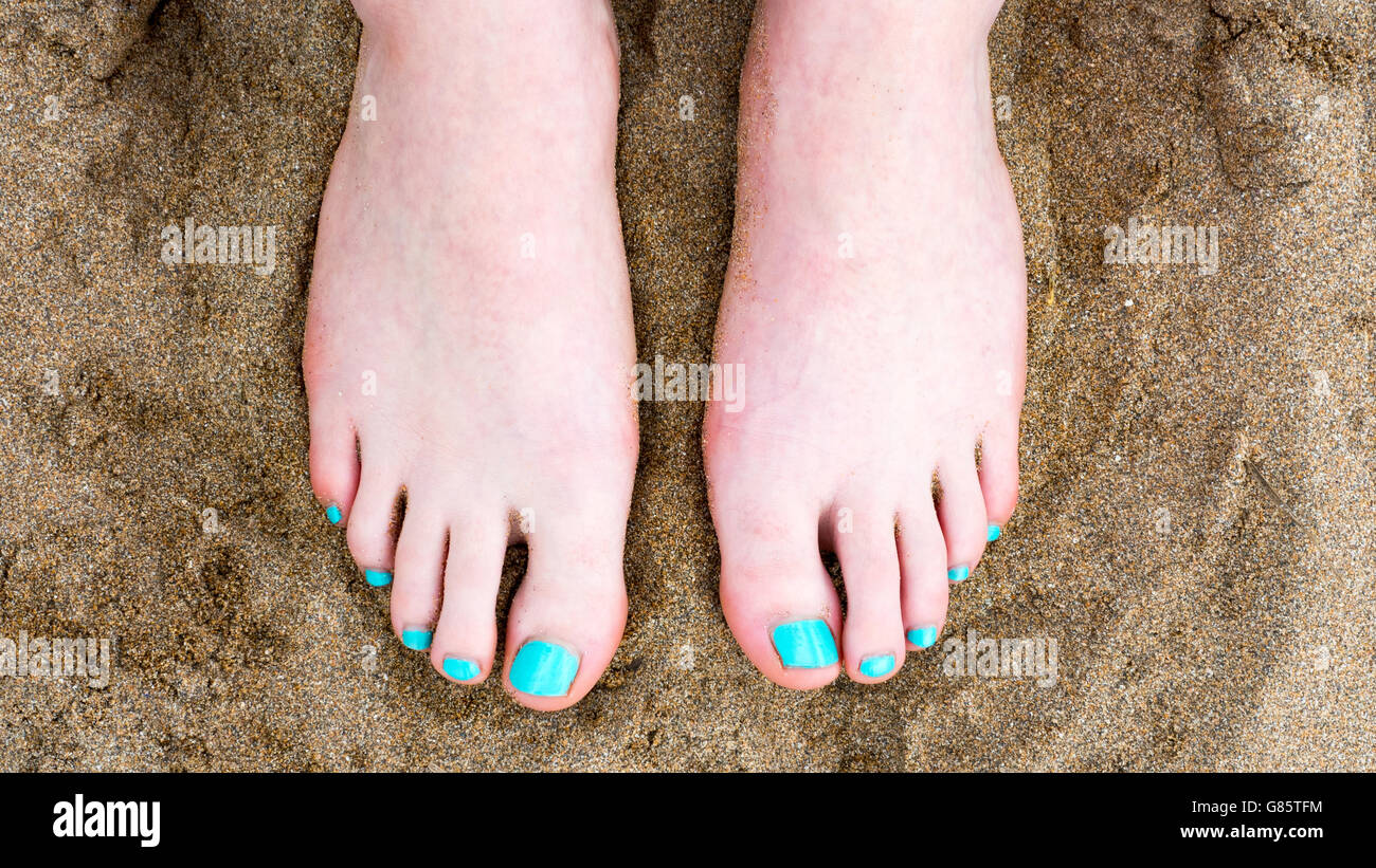 Toes with painted nails hi-res stock photography and images - Alamy