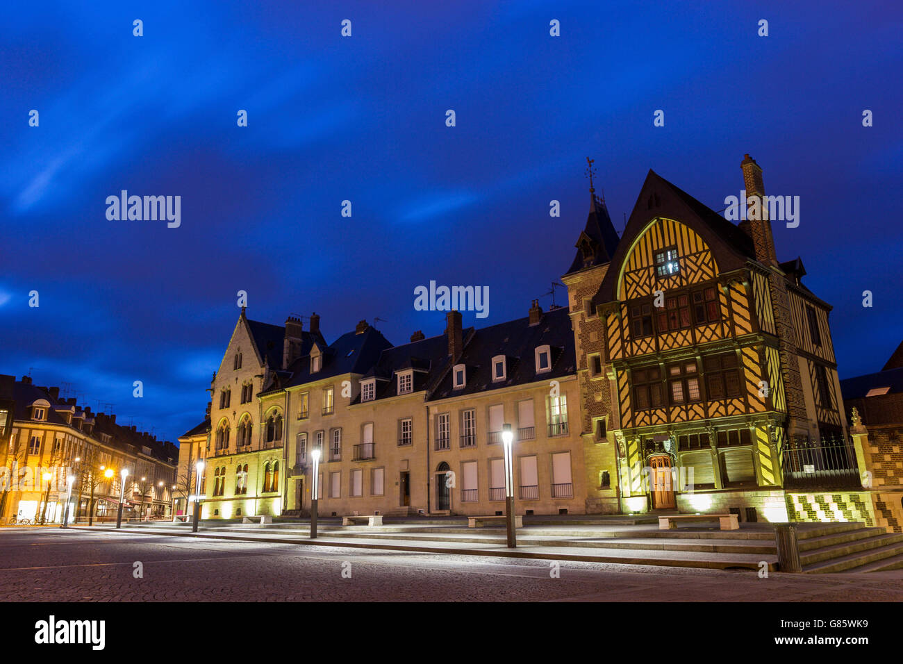 Amiens street hi-res stock photography and images - Alamy