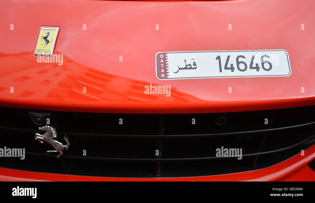 An Qatari number plate on a Ferrari in the forecourt of the Dorchester ...