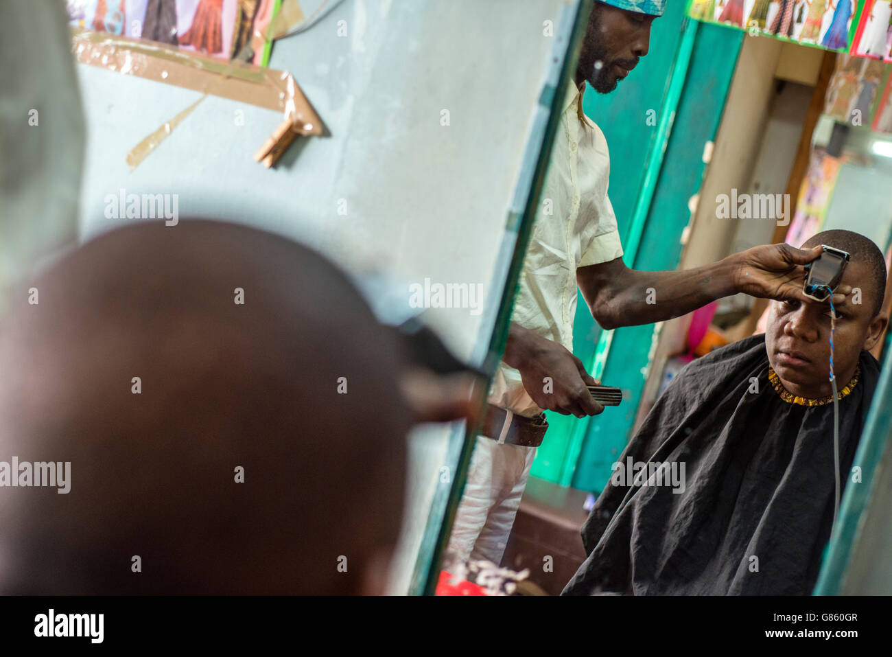 African barber shop hi-res stock photography and images - Alamy