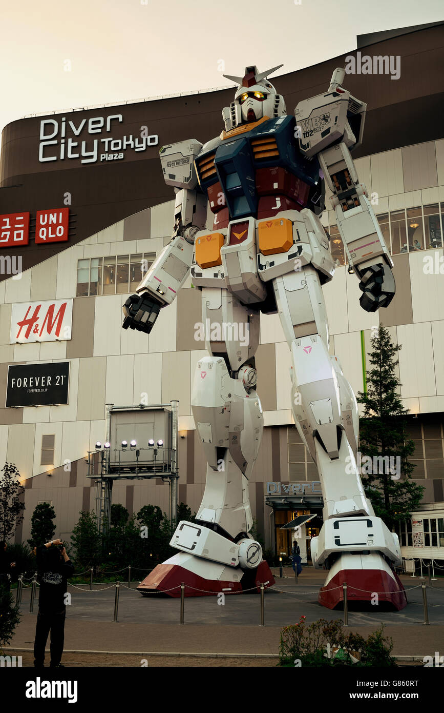 TOKYO, JAPAN - MAY 15: Giant Gundam Robot statue at Divercity on May 15 ...