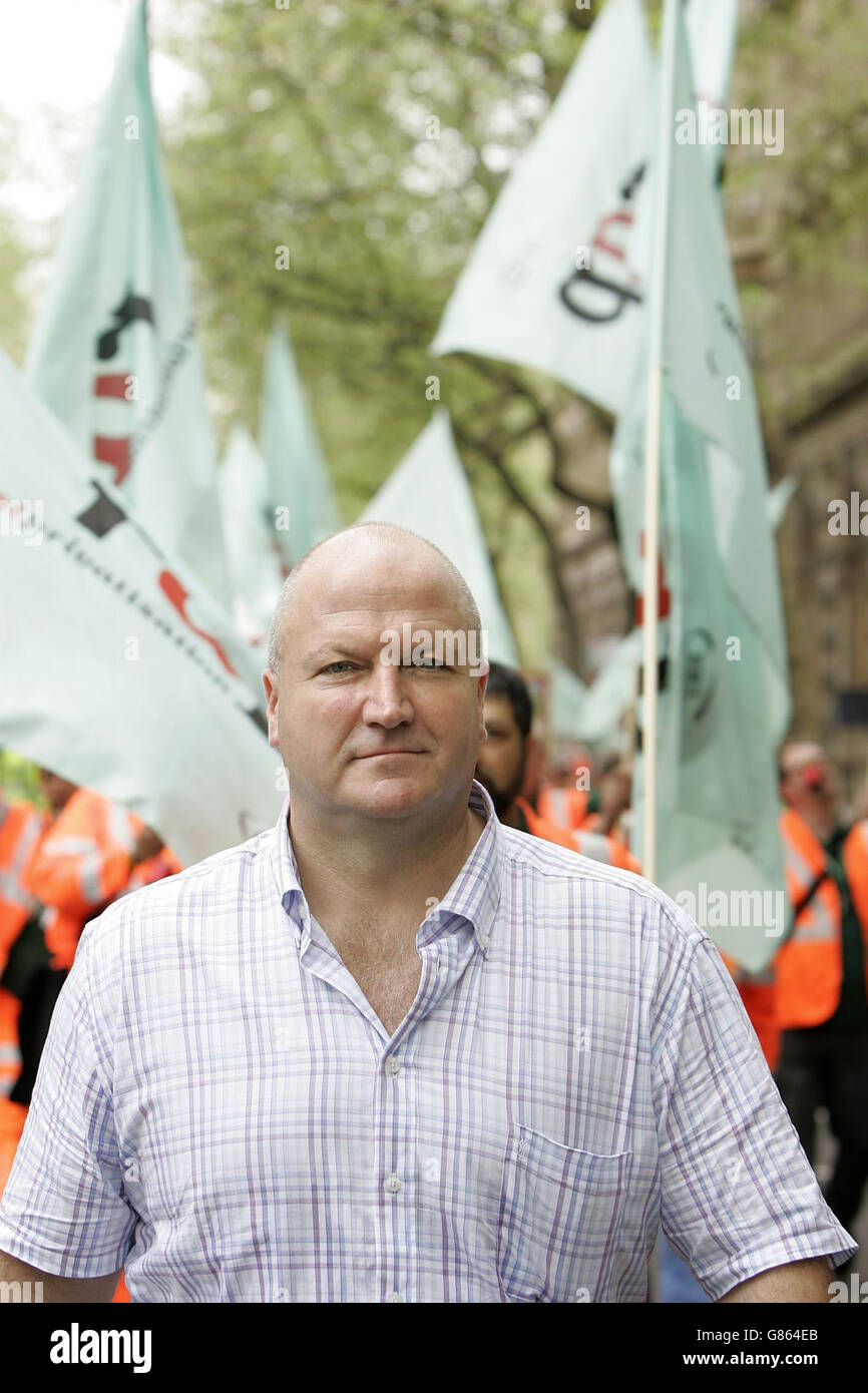 General Secretary Bob Crow leads members from his union, the Rail ...