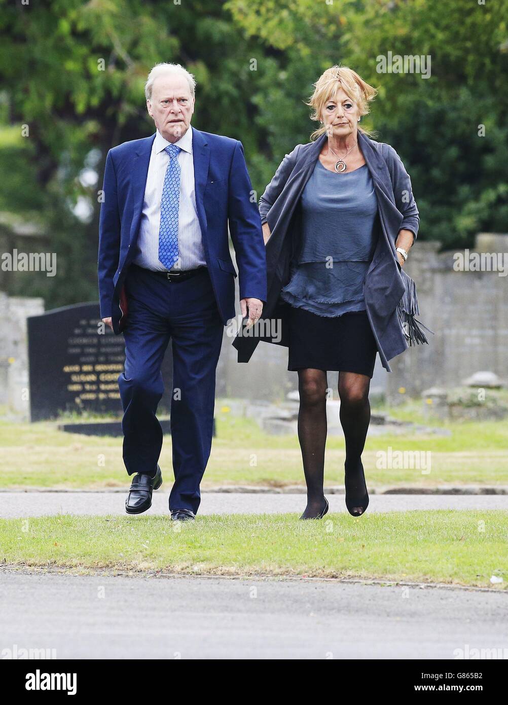 RETRANSMITTED ADDING NAMES Dennis Waterman and his wife Pam Flint ...