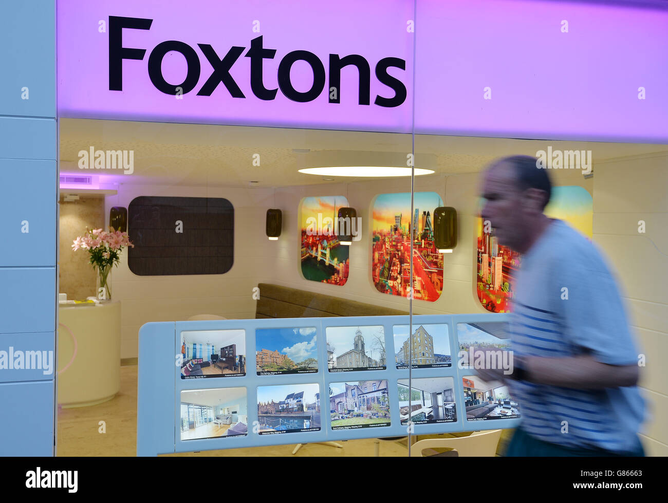 Foxtons stock hi-res stock photography and images - Alamy