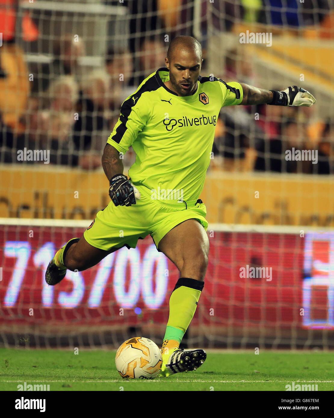 Wolverhampton wanderers goalkeeper hi-res stock photography and images ...