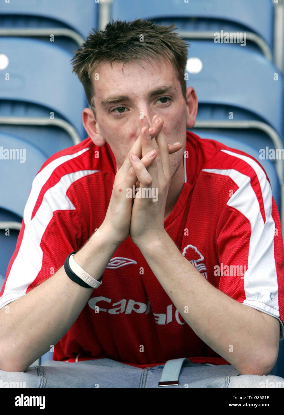 Football fan crying nottingham forest hi-res stock photography and ...