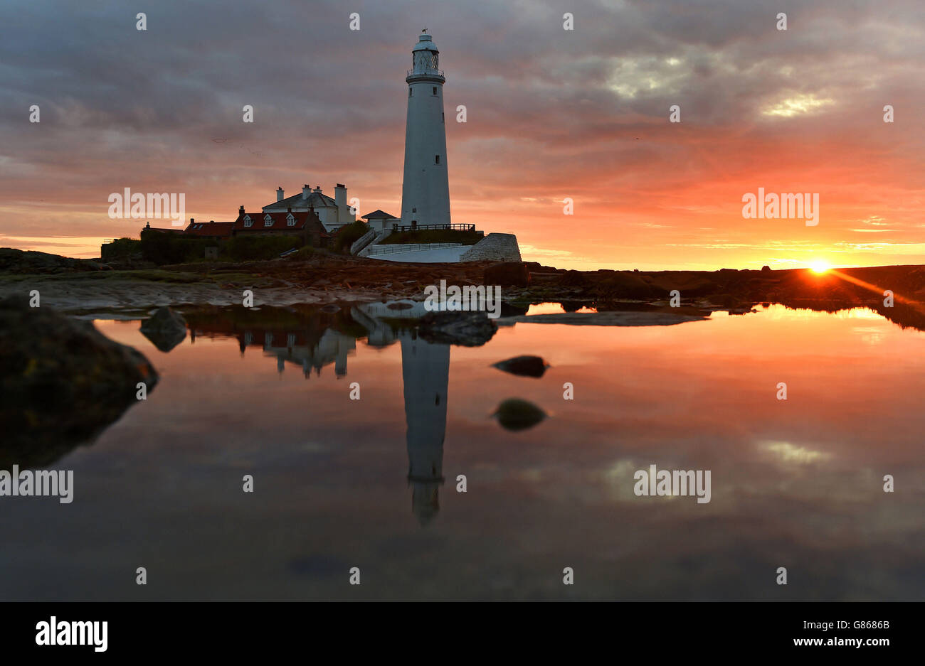 Weather sunrise britainimagescollectionmove hi-res stock photography ...
