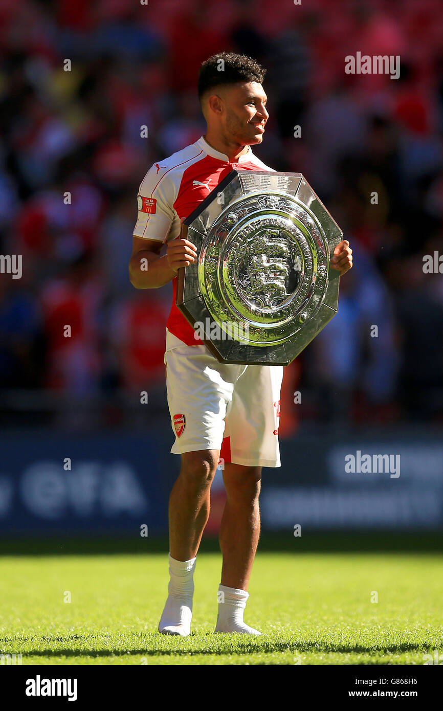 Chelsea community shield trophy hi-res stock photography and images - Alamy