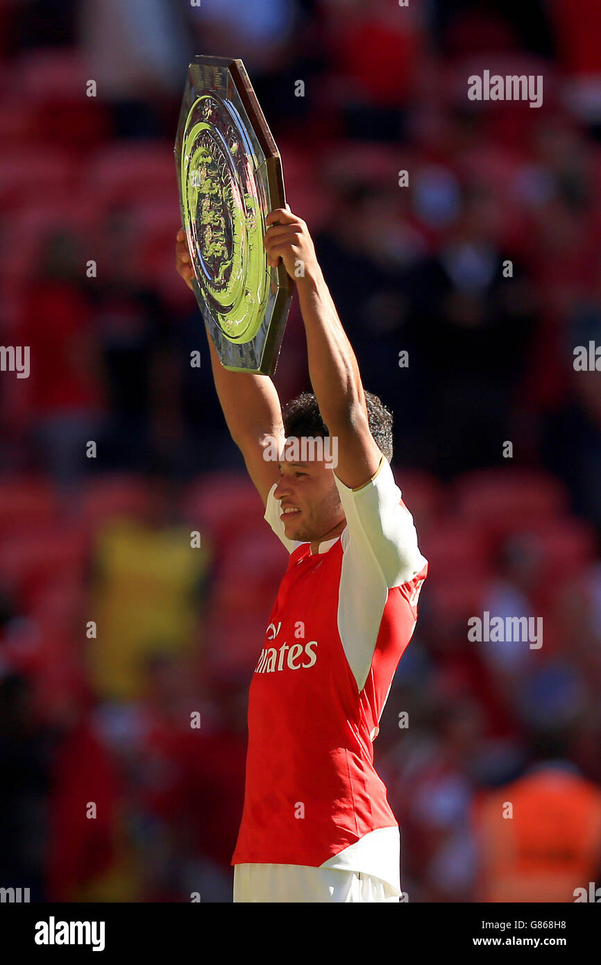Chelsea community shield trophy hi-res stock photography and images - Alamy