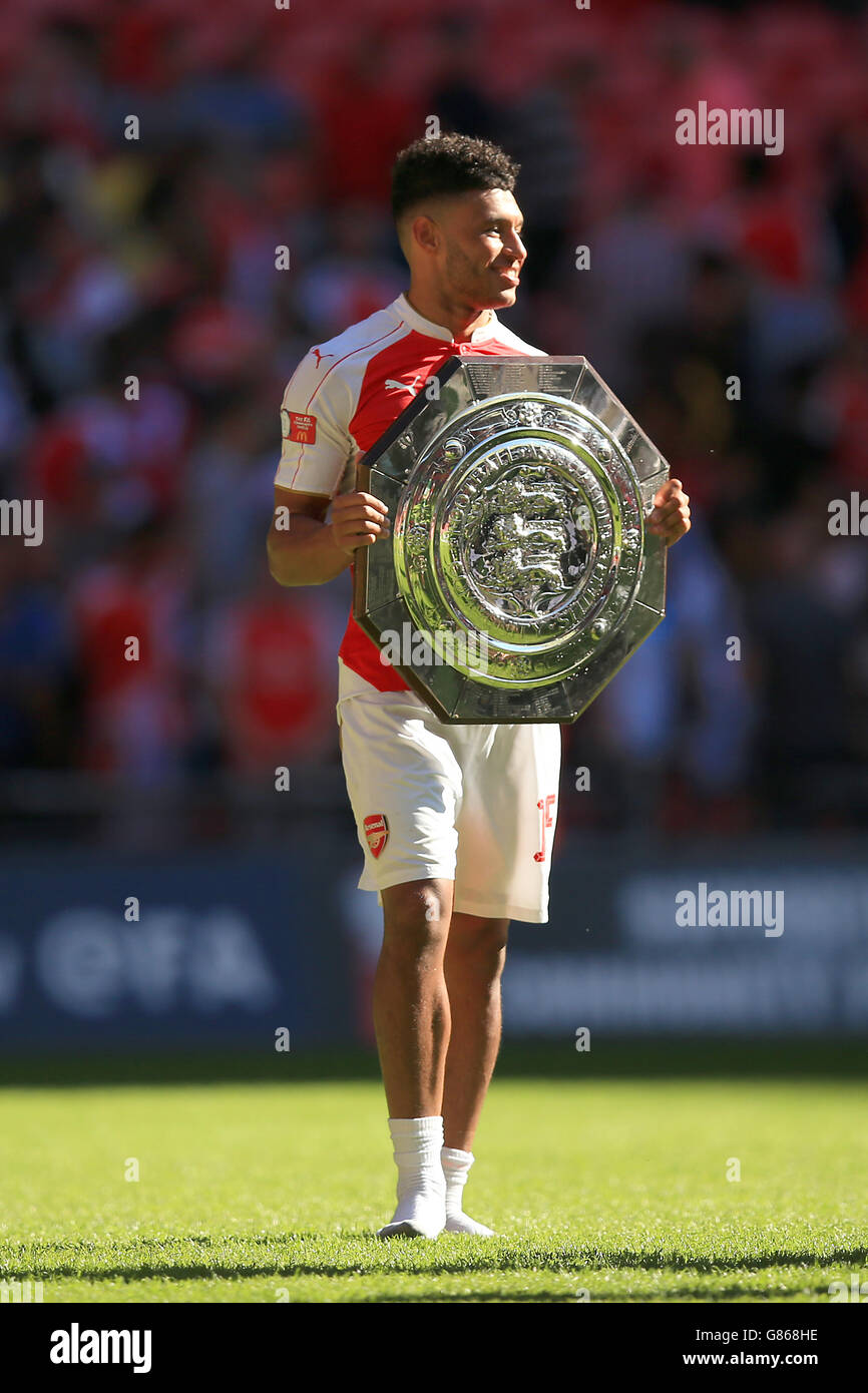 Chelsea community shield trophy hi-res stock photography and images - Alamy