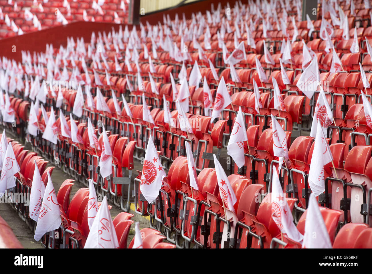 Third qualifying round pittodrie stadium hi-res stock photography and ...