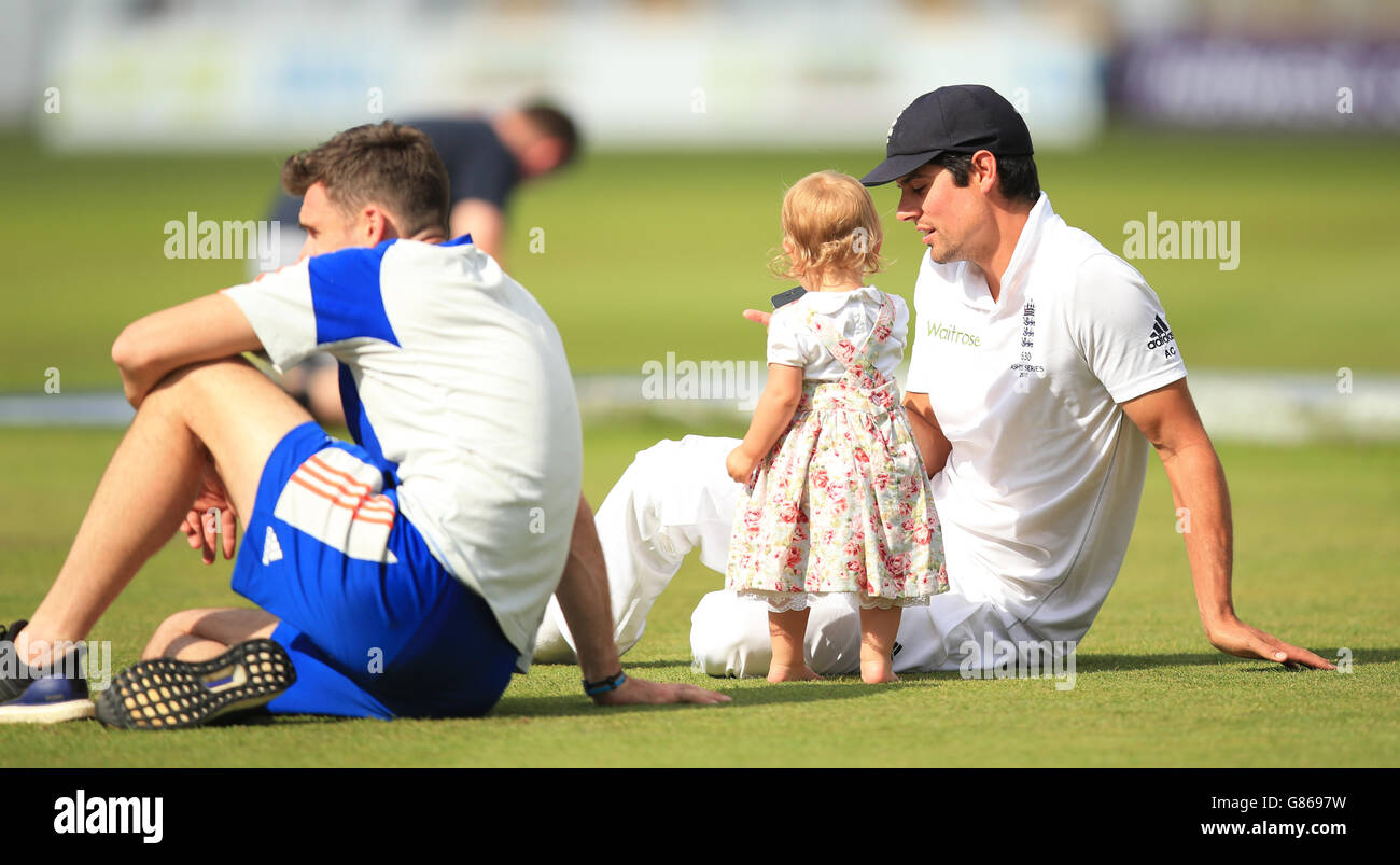 England's Alastair Cook relaxes with his daughter and James Anderson on ...