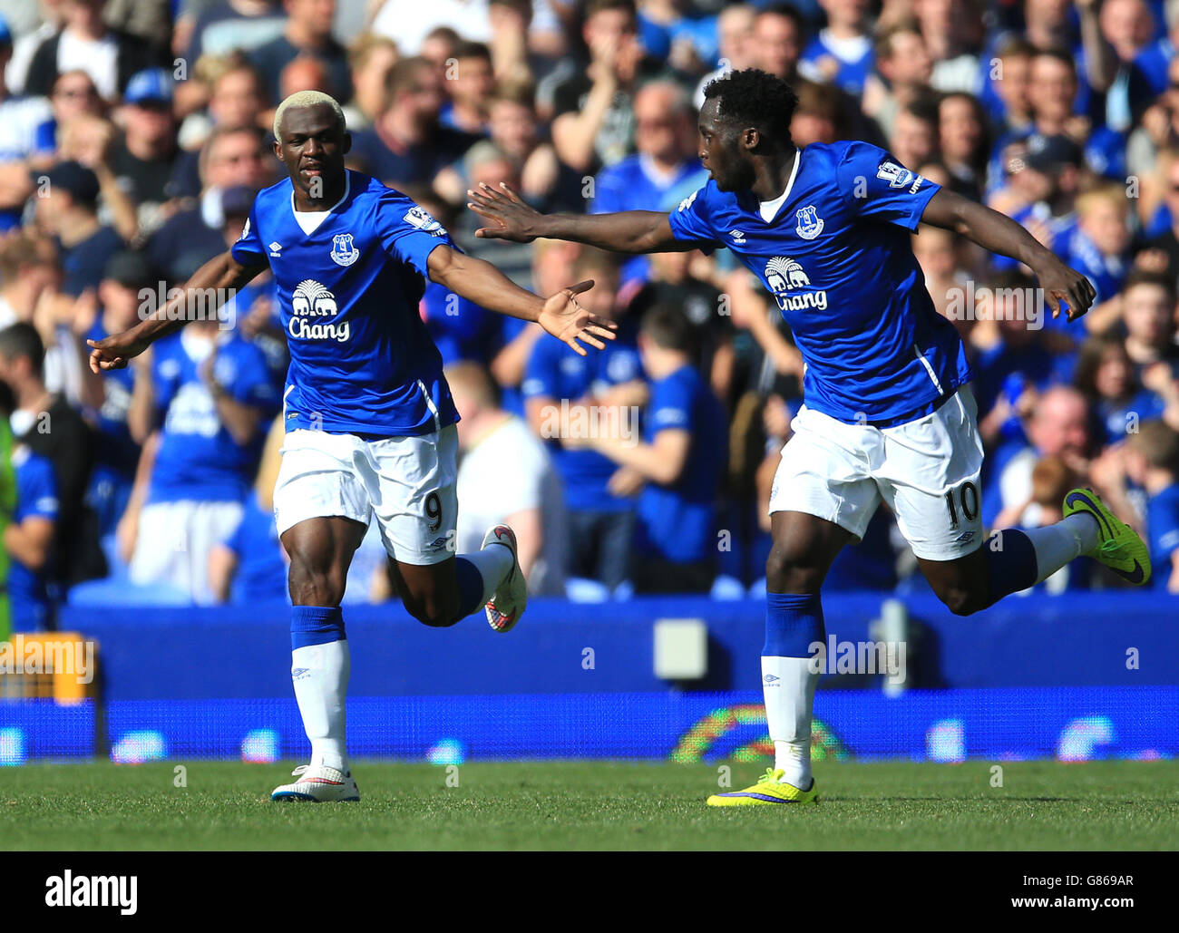 Everton's Arouna Kone (left) celebrates scoring his sides second goal ...