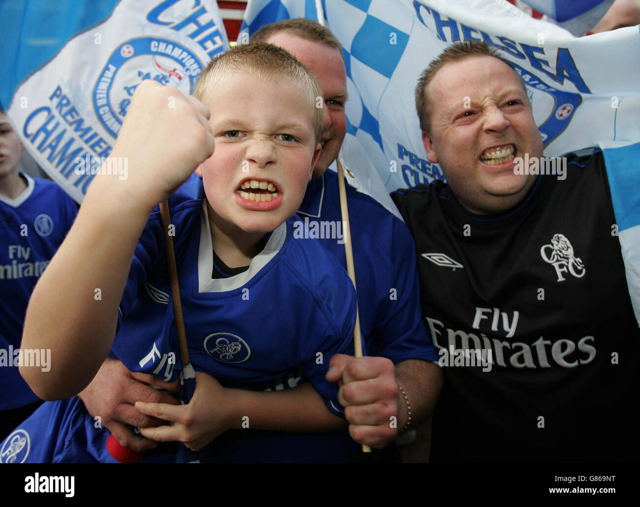 Chelsea football supporters hi-res stock photography and images - Alamy