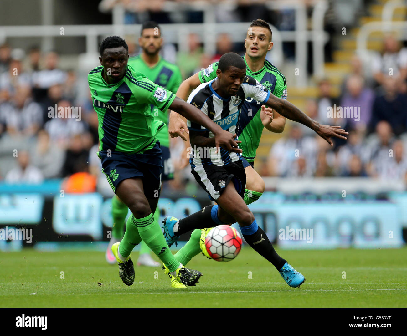 Southampton's Victor Wanyama (left) and Newcastle United's Georginio ...