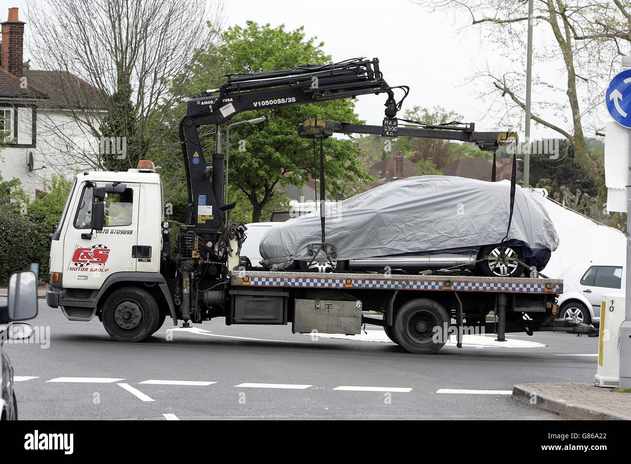 Scene of shooting - Hale Lane - Edgware. Police remove a silver VW Golf ...