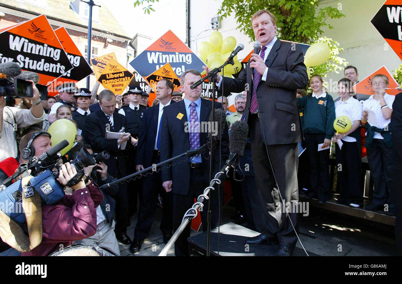 General election campaigning 2005 hi-res stock photography and images ...