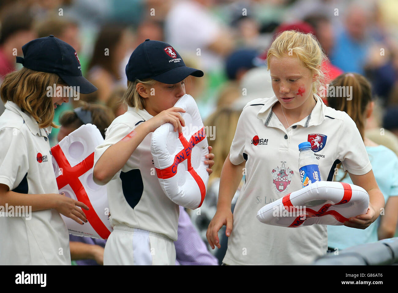 Female cricket fans hi-res stock photography and images - Alamy