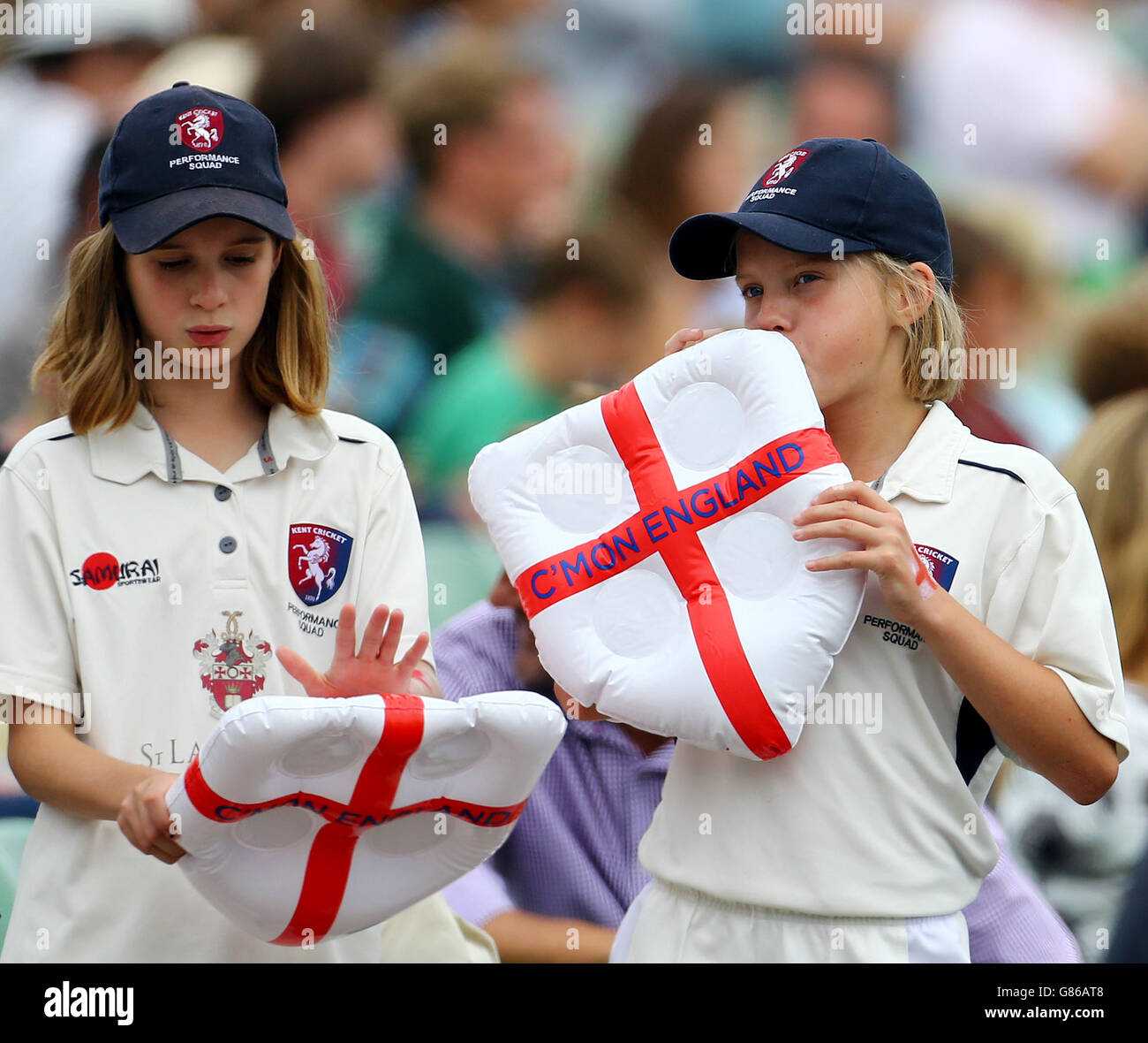 Female cricket fans hi-res stock photography and images - Alamy