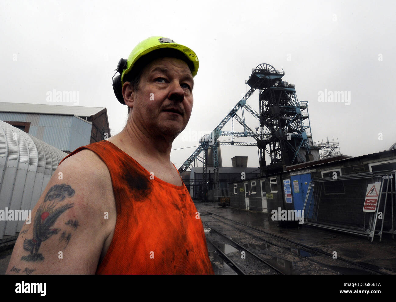 Miner paul mountjoy at hatfield colliery near doncaster hi-res stock ...