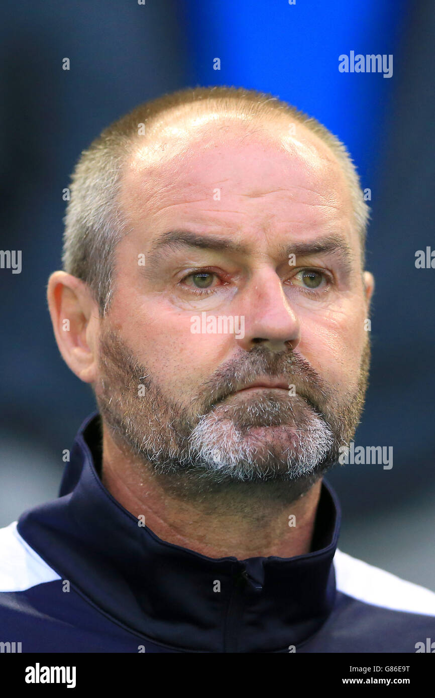 Steve Clarke Reading High Resolution Stock Photography and Images - Alamy